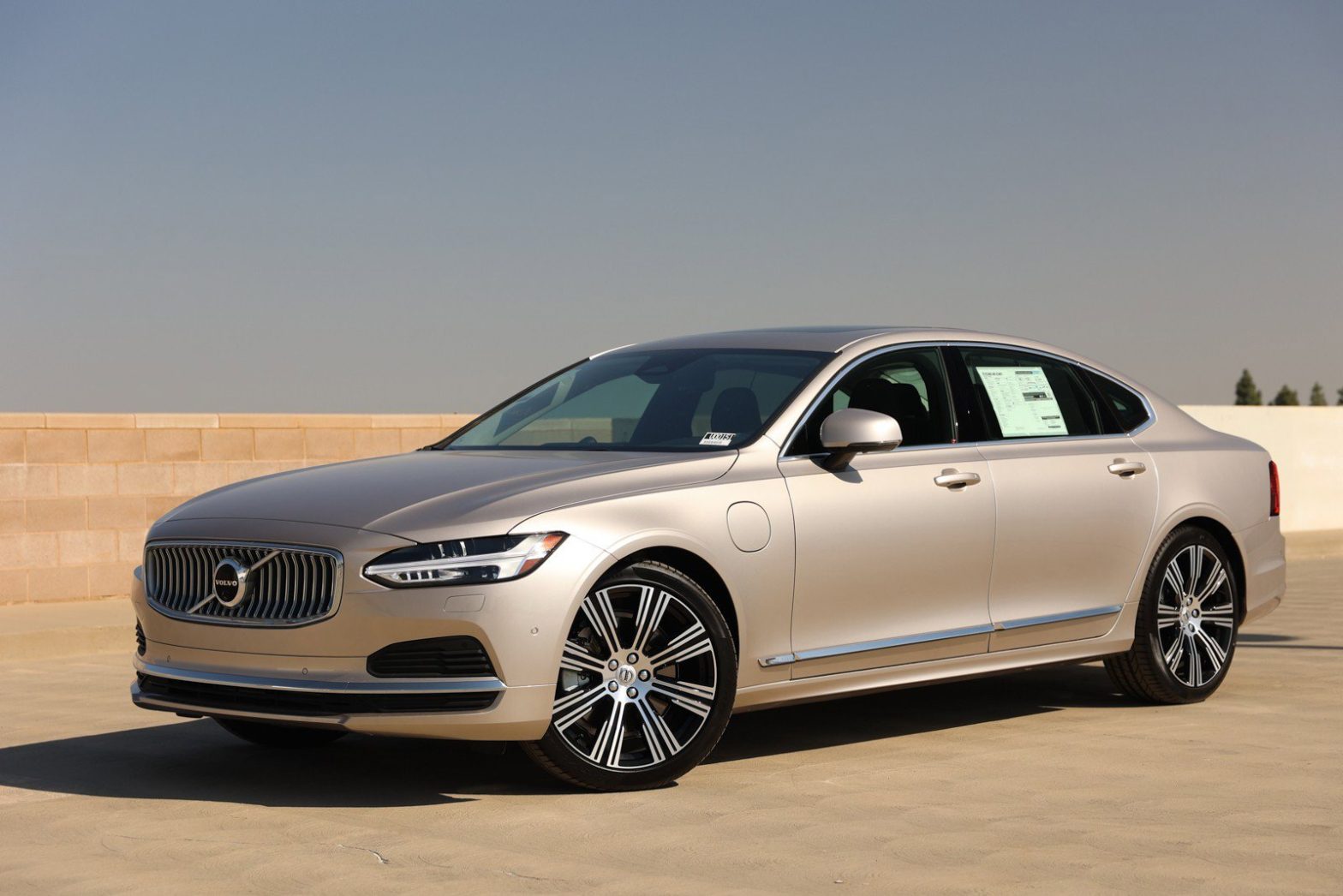 12 Plug-In Hybrid Cars with the Longest Electric Range in 2025 - DAX Street