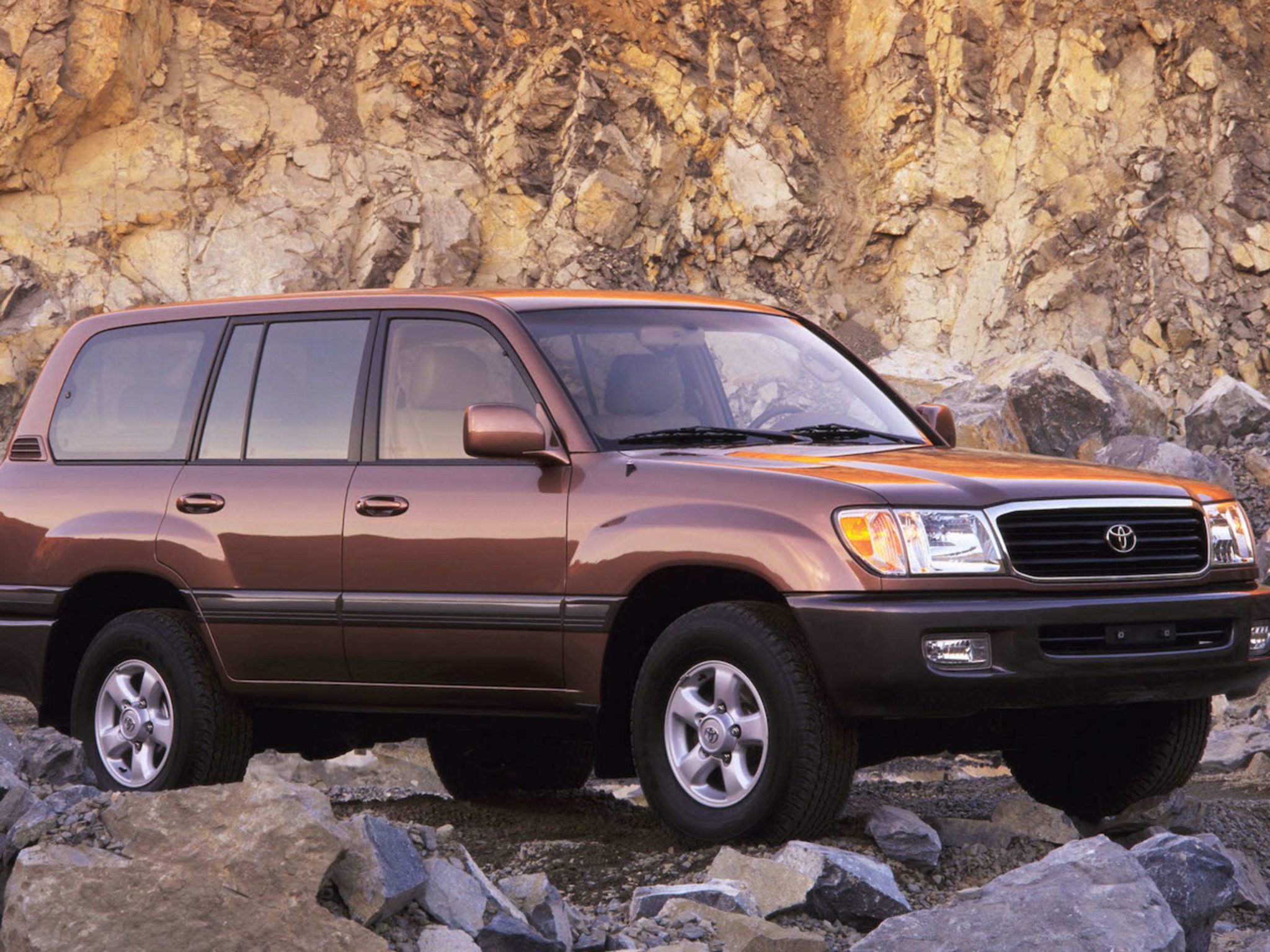 11 SUVs That Keep Running Even After 300,000 Miles Without Breaking a ...