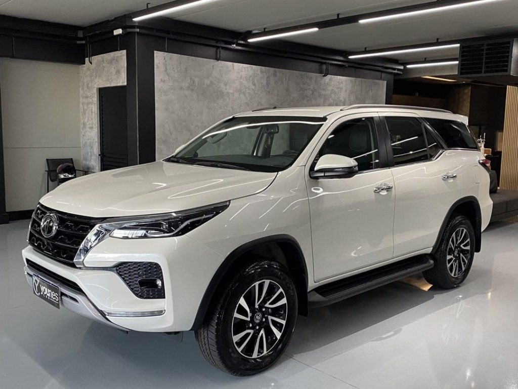 5 Cars With Long Service Intervals and 5 That Need Constant Attention ...