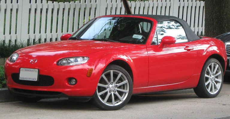 10 Cars That Are Still on the Road From the Early 2000s - DAX Street