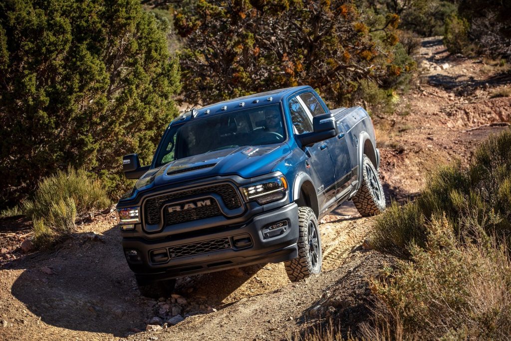 5 Trucks With Surprisingly Good MPG vs 5 That Waste Gas Fast - DAX Street