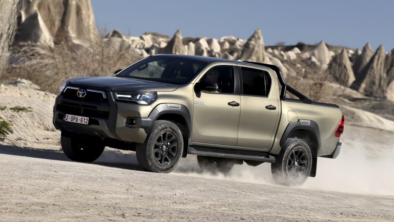 10 Strong Vehicles That Survived Crashes and Still Run - DAX Street