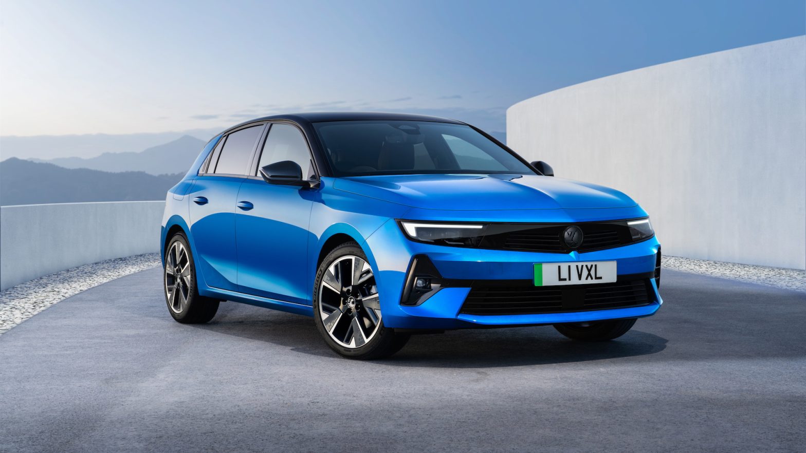Vauxhall Astra 2026 Gains Eye-Catching Facelift and Bigger Electric ...